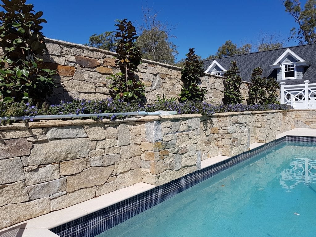 STONE FEATURE WALLS & RETAINING WALLS - Beckett Stone