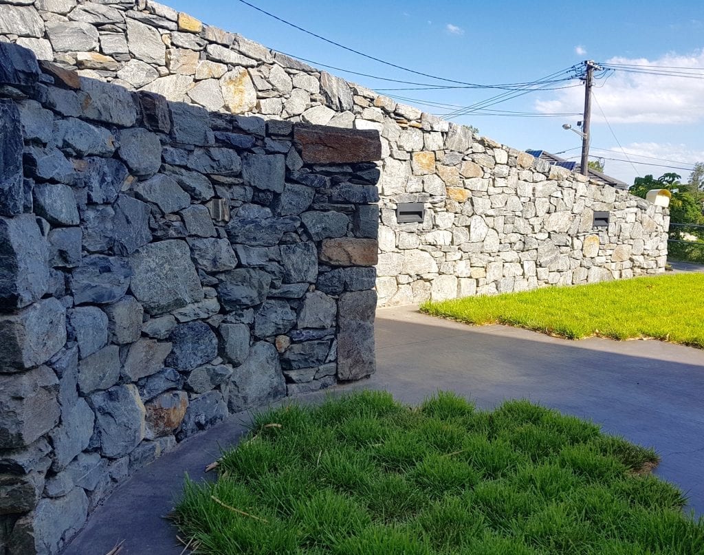STONE FEATURE WALLS & RETAINING WALLS - Beckett Stone